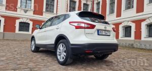 White Nissan Qashqai 2016 in Riga, with an engine capacity of 1.60 L and mileage of 84 thousand km for 13500 €, photo 5 on AUTOMOTO.COM.LV