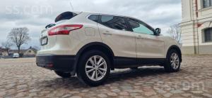 White Nissan Qashqai 2016 in Riga, with an engine capacity of 1.60 L and mileage of 84 thousand km for 13500 €, photo 6 on AUTOMOTO.COM.LV