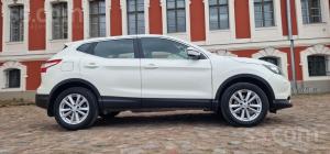 White Nissan Qashqai 2016 in Riga, with an engine capacity of 1.60 L and mileage of 84 thousand km for 13500 €, photo 7 on AUTOMOTO.COM.LV