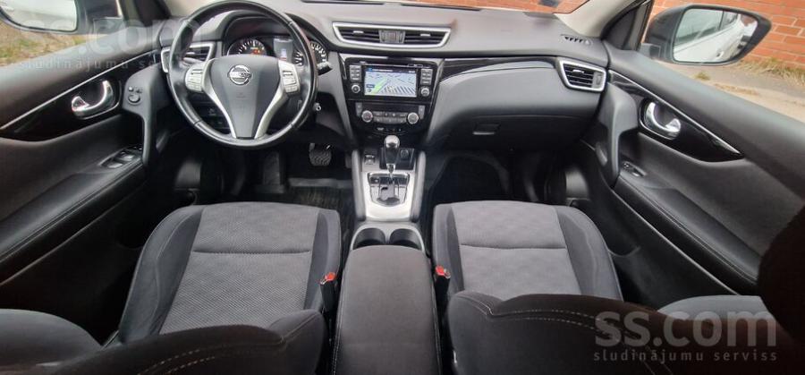 White Nissan Qashqai 2016 in Riga, with an engine capacity of 1.60 L and mileage of 84 thousand km for 13500 €, photo 8 on AUTOMOTO.COM.LV