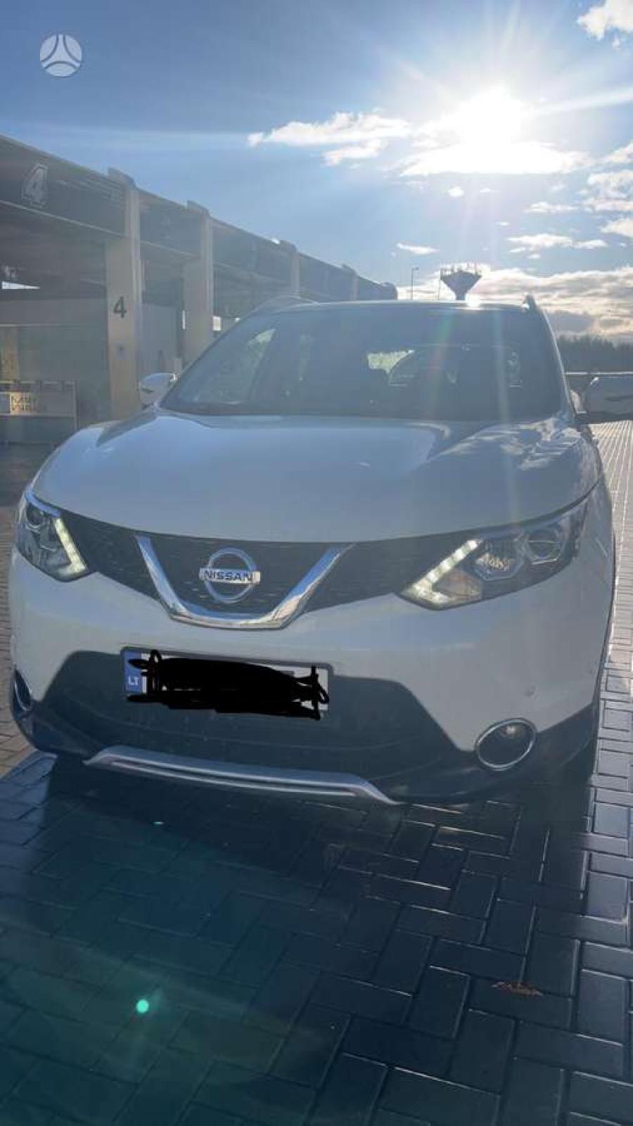 White Nissan Qashqai 2016 in Gargzdai, with an engine capacity of 1.60 L and mileage of 90 thousand km for 12400 €, photo 4 on AUTOMOTO.COM.LV