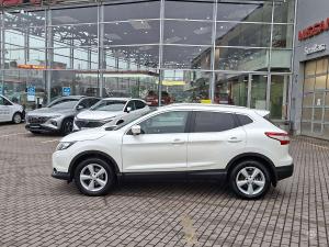White Nissan Qashqai 2016 in Vilnius, with an engine capacity of 1.20 L and mileage of 82 thousand km for 10500 €, photo 2 on AUTOMOTO.COM.LV