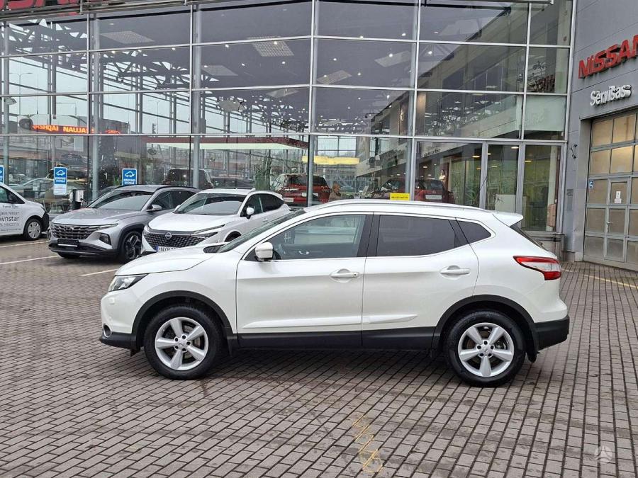 White Nissan Qashqai 2016 in Vilnius, with an engine capacity of 1.20 L and mileage of 82 thousand km for 10500 €, photo 2 on AUTOMOTO.COM.LV