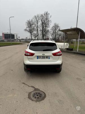 Balts Nissan Qashqai 2016 Tauragė, ar dzinēja tilpumu 1.20 L un nobraukumu 125 tūkst. km par 7400 €, foto 6 vietnē AUTOMOTO.COM.LV