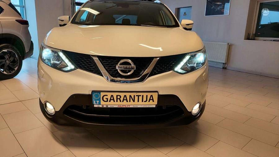 White Nissan Qashqai 2016 in Siauliai, with an engine capacity of 1.20 L and mileage of 99 thousand km for 11200 €, photo 2 on AUTOMOTO.COM.LV