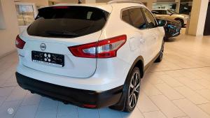 White Nissan Qashqai 2016 in Siauliai, with an engine capacity of 1.20 L and mileage of 99 thousand km for 11200 €, photo 4 on AUTOMOTO.COM.LV