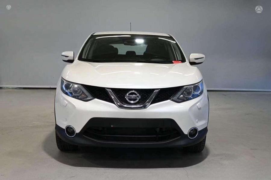 White Nissan Qashqai 2016 in Vilnius, with an engine capacity of 1.20 L and mileage of 190 thousand km for 4300 €, photo 1 on AUTOMOTO.COM.LV