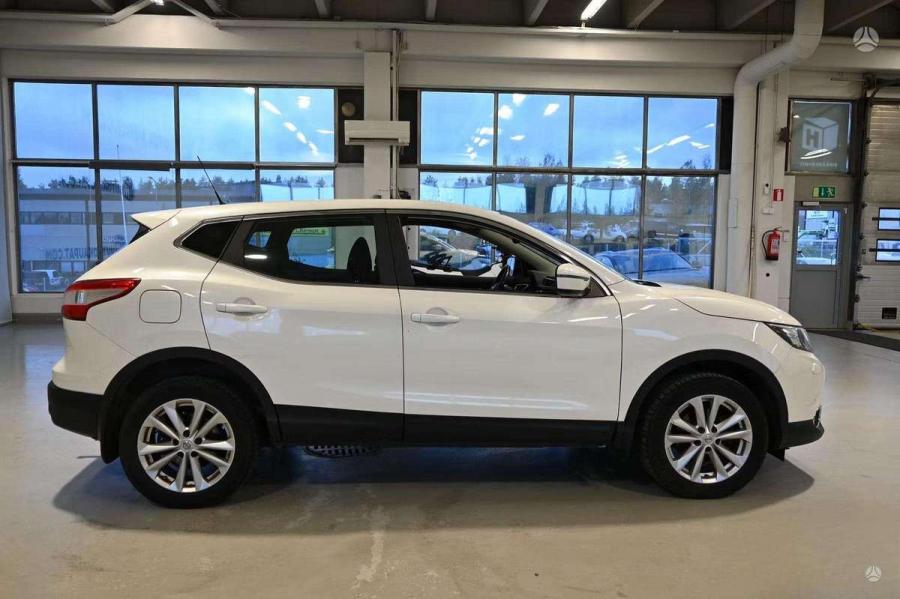 White Nissan Qashqai 2016 in Vilnius, with an engine capacity of 1.20 L and mileage of 190 thousand km for 4300 €, photo 2 on AUTOMOTO.COM.LV