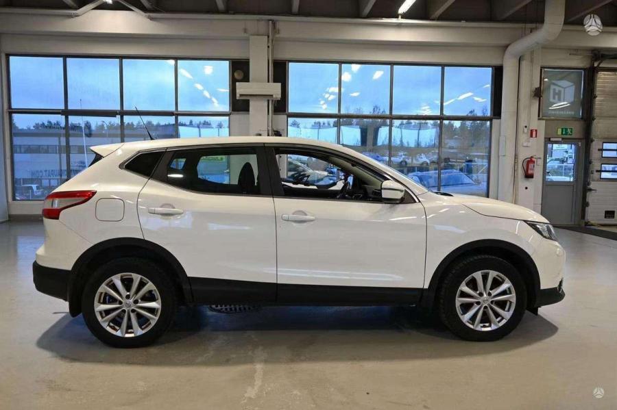 White Nissan Qashqai 2016 in Vilnius, with an engine capacity of 1.20 L and mileage of 190 thousand km for 4300 €, photo 2 on AUTOMOTO.COM.LV
