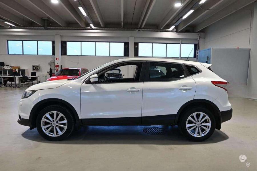 White Nissan Qashqai 2016 in Vilnius, with an engine capacity of 1.20 L and mileage of 190 thousand km for 4300 €, photo 3 on AUTOMOTO.COM.LV