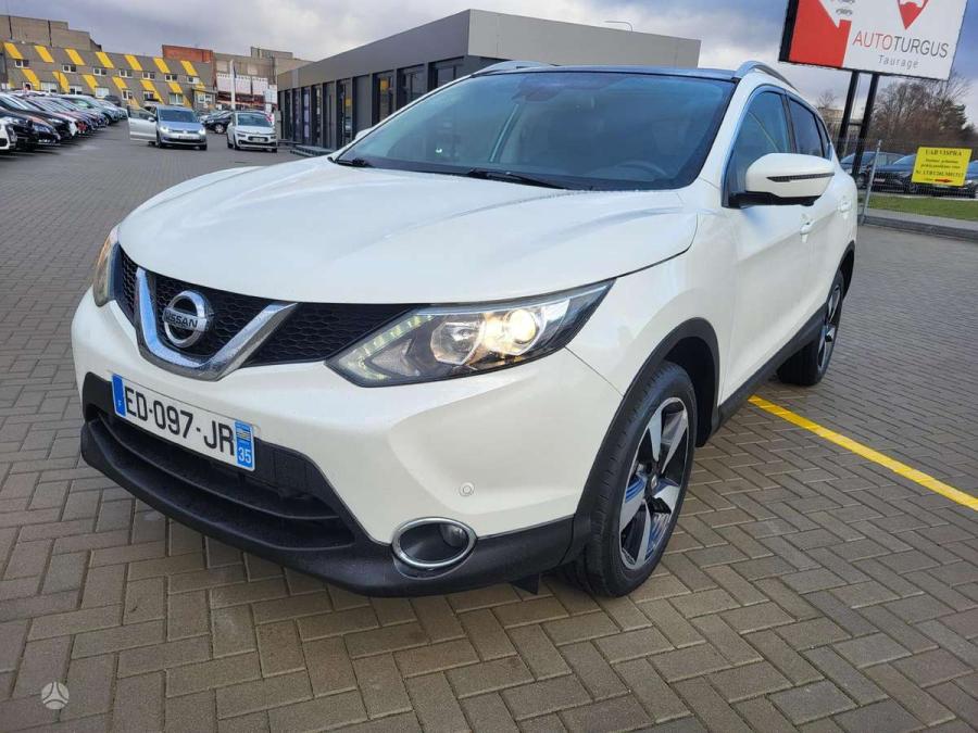 White Nissan Qashqai 2016 in Taurage, with an engine capacity of 1.20 L and mileage of 152 thousand km for 7500 €, photo 1 on AUTOMOTO.COM.LV
