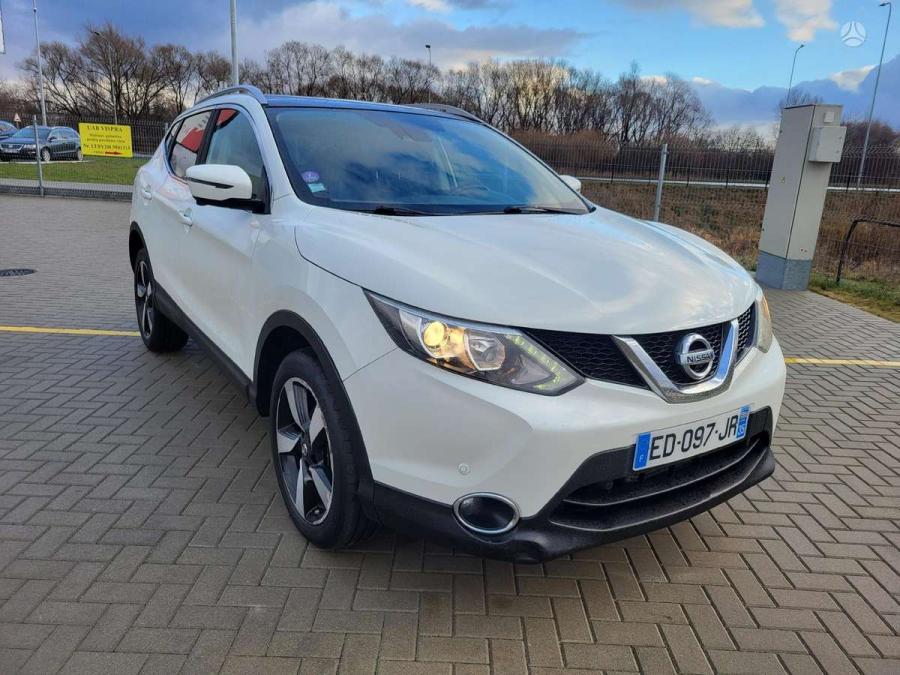 White Nissan Qashqai 2016 in Taurage, with an engine capacity of 1.20 L and mileage of 152 thousand km for 7500 €, photo 2 on AUTOMOTO.COM.LV