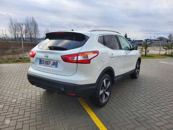 White Nissan Qashqai 2016 in Taurage, with an engine capacity of 1.20 L and mileage of 152 thousand km for 7500 €, photo 4 on AUTOMOTO.COM.LV