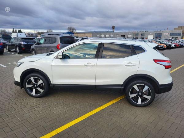 White Nissan Qashqai 2016 in Taurage, with an engine capacity of 1.20 L and mileage of 152 thousand km for 7500 €, photo 6 on AUTOMOTO.COM.LV