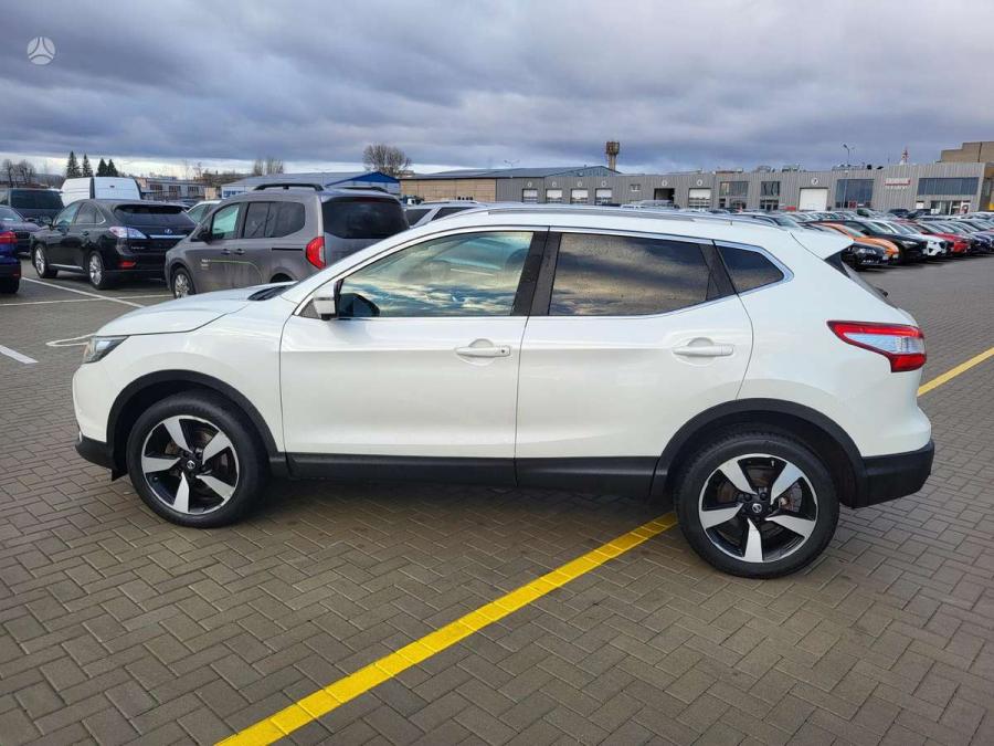 White Nissan Qashqai 2016 in Taurage, with an engine capacity of 1.20 L and mileage of 152 thousand km for 7500 €, photo 6 on AUTOMOTO.COM.LV