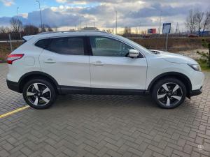 White Nissan Qashqai 2016 in Taurage, with an engine capacity of 1.20 L and mileage of 152 thousand km for 7500 €, photo 7 on AUTOMOTO.COM.LV