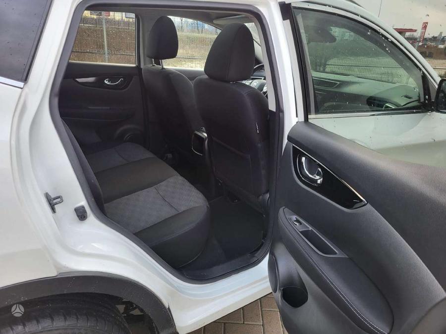 White Nissan Qashqai 2016 in Taurage, with an engine capacity of 1.20 L and mileage of 152 thousand km for 7500 €, photo 10 on AUTOMOTO.COM.LV