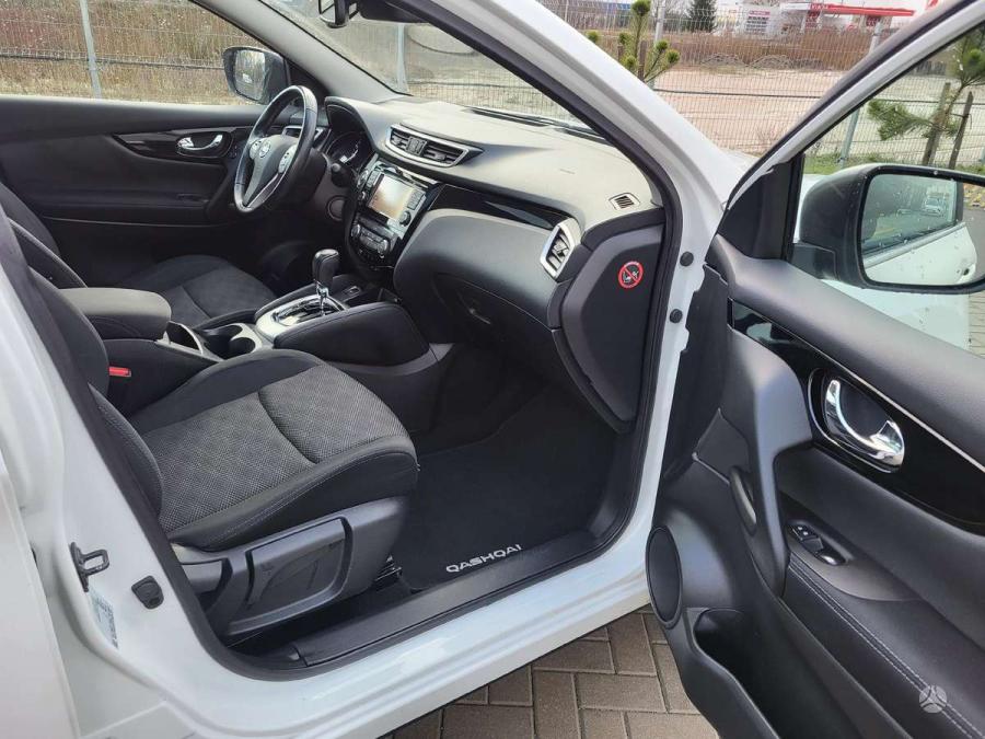 White Nissan Qashqai 2016 in Taurage, with an engine capacity of 1.20 L and mileage of 152 thousand km for 7500 €, photo 11 on AUTOMOTO.COM.LV