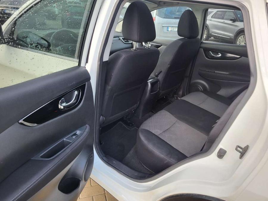 White Nissan Qashqai 2016 in Taurage, with an engine capacity of 1.20 L and mileage of 152 thousand km for 7500 €, photo 16 on AUTOMOTO.COM.LV