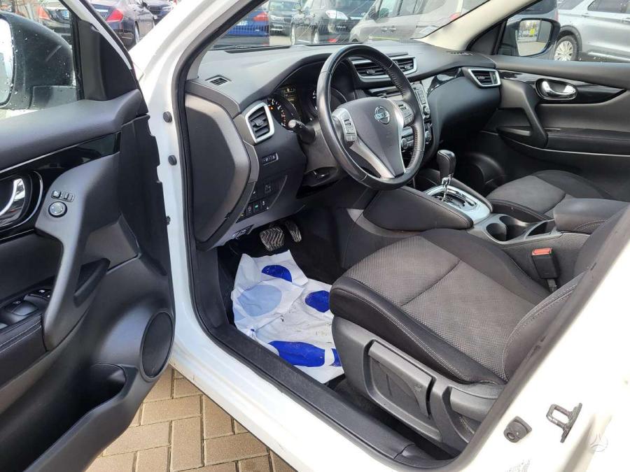 White Nissan Qashqai 2016 in Taurage, with an engine capacity of 1.20 L and mileage of 152 thousand km for 7500 €, photo 19 on AUTOMOTO.COM.LV