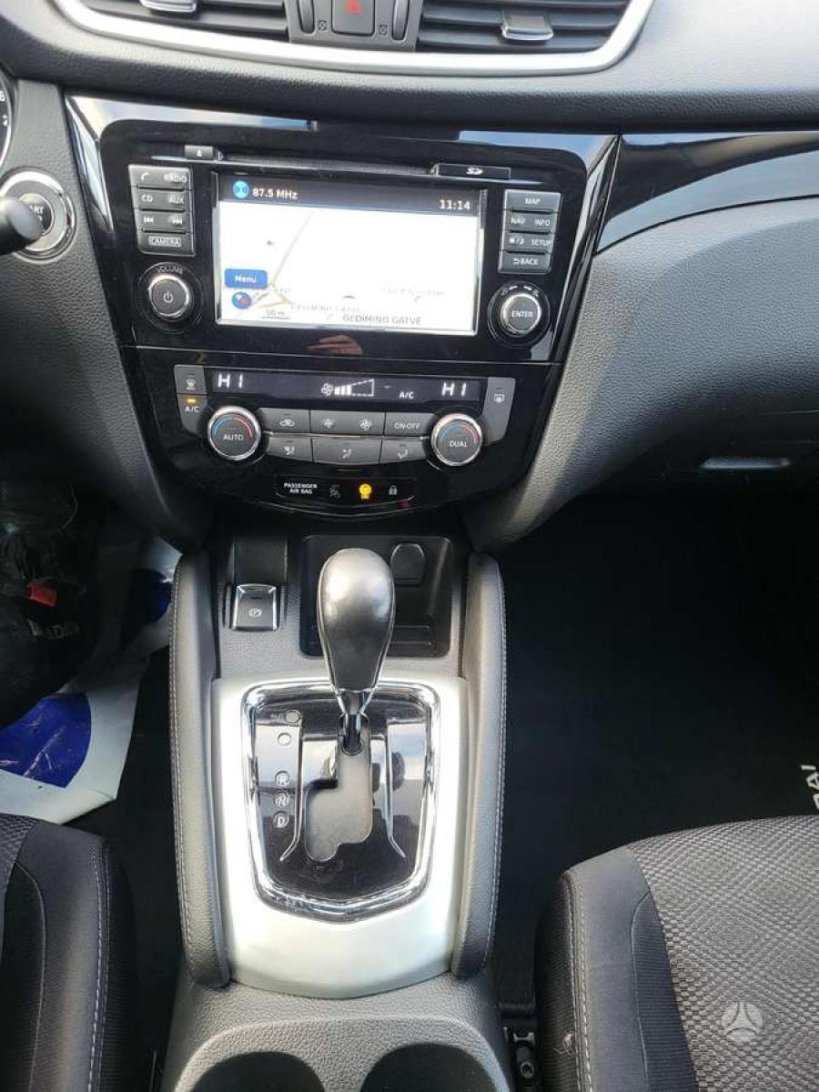 White Nissan Qashqai 2016 in Taurage, with an engine capacity of 1.20 L and mileage of 152 thousand km for 7500 €, photo 23 on AUTOMOTO.COM.LV