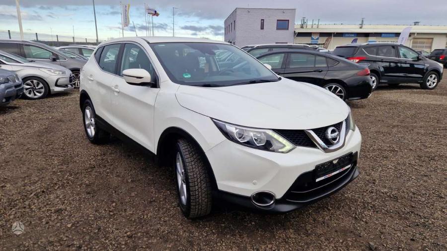 White Nissan Qashqai 2016 in Marijampole, with an engine capacity of 1.46 L and mileage of 124 thousand km for 10490 €, photo 3 on AUTOMOTO.COM.LV
