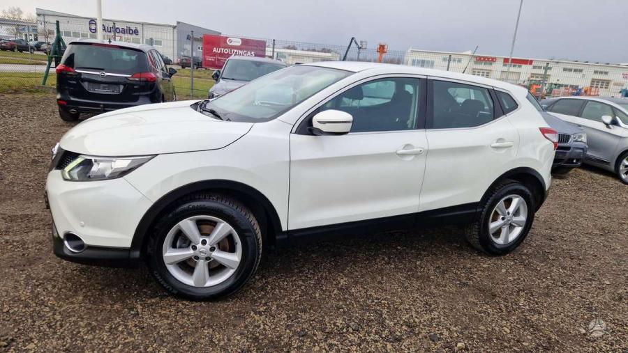 White Nissan Qashqai 2016 in Marijampole, with an engine capacity of 1.46 L and mileage of 124 thousand km for 10490 €, photo 5 on AUTOMOTO.COM.LV