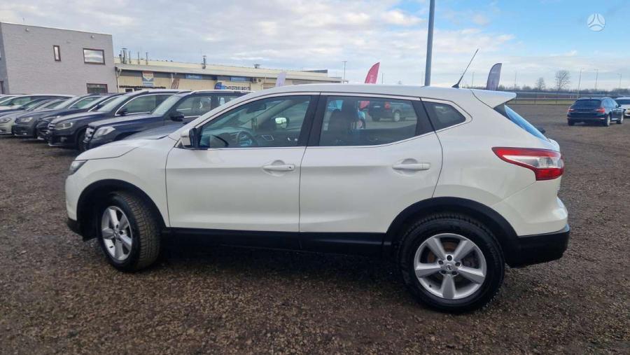 White Nissan Qashqai 2016 in Marijampole, with an engine capacity of 1.46 L and mileage of 124 thousand km for 10490 €, photo 6 on AUTOMOTO.COM.LV