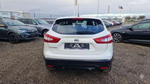 White Nissan Qashqai 2016 in Marijampole, with an engine capacity of 1.46 L and mileage of 124 thousand km for 10490 €, photo 8 on AUTOMOTO.COM.LV