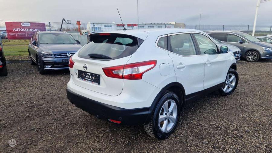 White Nissan Qashqai 2016 in Marijampole, with an engine capacity of 1.46 L and mileage of 124 thousand km for 10490 €, photo 9 on AUTOMOTO.COM.LV