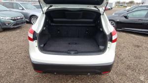 White Nissan Qashqai 2016 in Marijampole, with an engine capacity of 1.46 L and mileage of 124 thousand km for 10490 €, photo 11 on AUTOMOTO.COM.LV