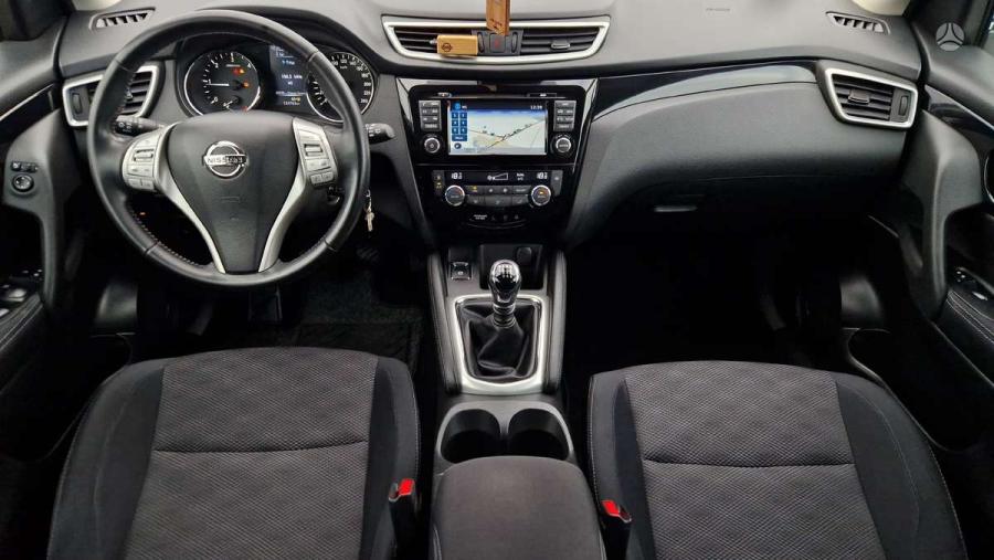 White Nissan Qashqai 2016 in Marijampole, with an engine capacity of 1.46 L and mileage of 124 thousand km for 10490 €, photo 14 on AUTOMOTO.COM.LV