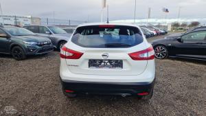White Nissan Qashqai 2016 in Marijampole, with an engine capacity of 1.50 L and mileage of 124 thousand km for 10490 €, photo 8 on AUTOMOTO.COM.LV