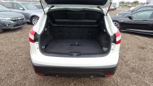 White Nissan Qashqai 2016 in Marijampole, with an engine capacity of 1.50 L and mileage of 124 thousand km for 10490 €, photo 11 on AUTOMOTO.COM.LV