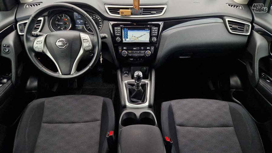 White Nissan Qashqai 2016 in Marijampole, with an engine capacity of 1.50 L and mileage of 124 thousand km for 10490 €, photo 18 on AUTOMOTO.COM.LV
