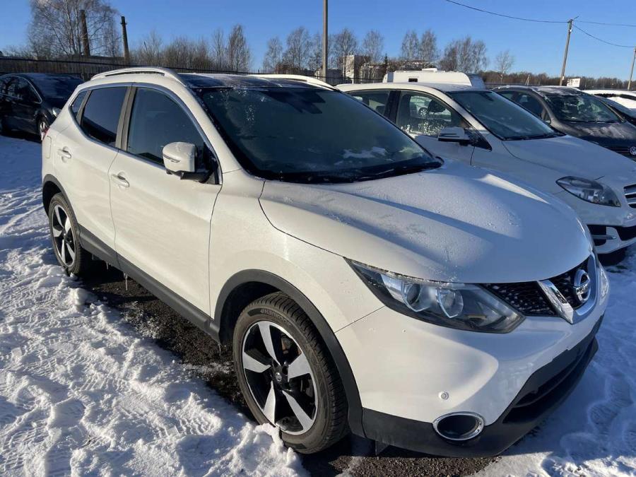 White Nissan Qashqai 2016 in Panevezys, with an engine capacity of 1.46 L and mileage of 220 thousand km for 8700 €, photo 3 on AUTOMOTO.COM.LV