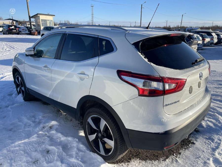 White Nissan Qashqai 2016 in Panevezys, with an engine capacity of 1.46 L and mileage of 220 thousand km for 8700 €, photo 6 on AUTOMOTO.COM.LV