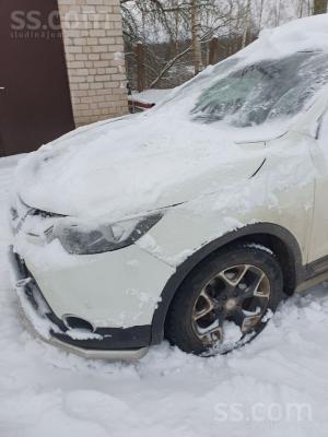 White Nissan Qashqai 2016 in Madona, with an engine capacity of 1.20 L and mileage of 137 thousand km for 5000 €, photo 3 on AUTOMOTO.COM.LV