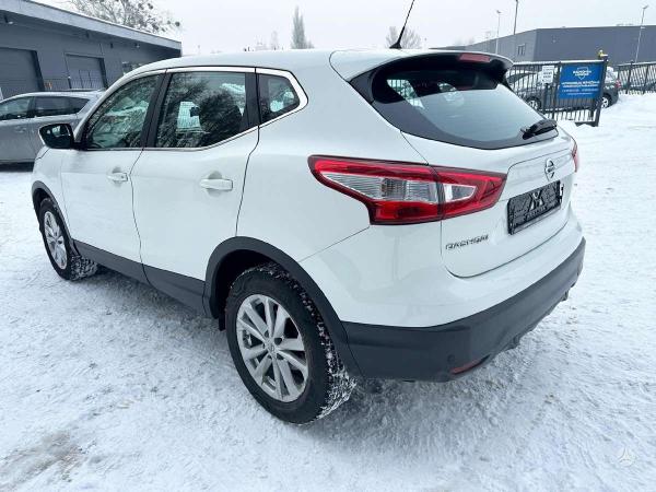 White Nissan Qashqai 2016 in Kaunas, with an engine capacity of 1.20 L and mileage of 234 thousand km for 6500 €, photo 5 on AUTOMOTO.COM.LV