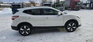 White Nissan Qashqai 2016 in Taurage, with an engine capacity of 1.20 L and mileage of 102 thousand km for 8300 €, photo 8 on AUTOMOTO.COM.LV