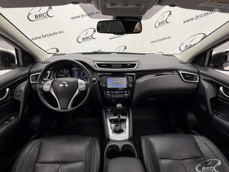 White Nissan Qashqai 2016 in Vilnius, with an engine capacity of 1.60 L and mileage of 180 thousand km for 10500 €, photo 4 on AUTOMOTO.COM.LV