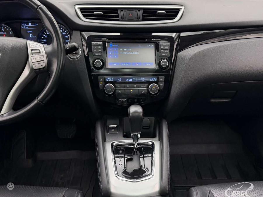 White Nissan Qashqai 2016 in Vilnius, with an engine capacity of 1.60 L and mileage of 180 thousand km for 10500 €, photo 15 on AUTOMOTO.COM.LV