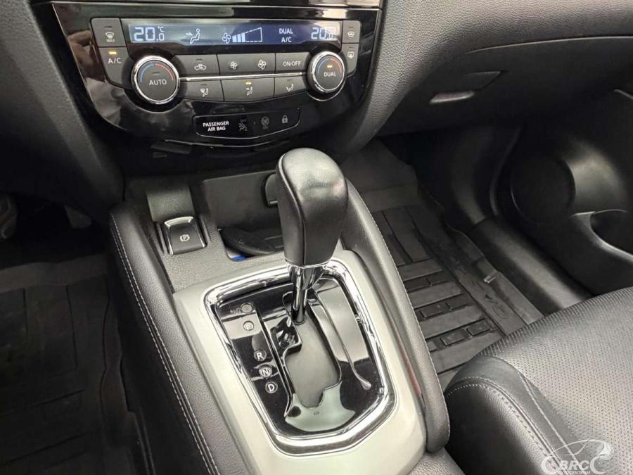 White Nissan Qashqai 2016 in Vilnius, with an engine capacity of 1.60 L and mileage of 180 thousand km for 10500 €, photo 27 on AUTOMOTO.COM.LV