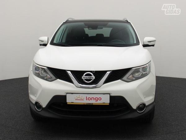 White Nissan Qashqai 2016 in Vilnius, with an engine capacity of 1.50 L and mileage of 238 thousand km for 9999 €, photo 3 on AUTOMOTO.COM.LV