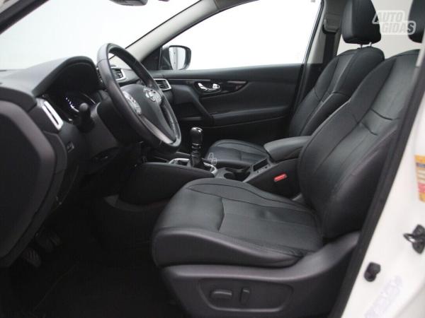 White Nissan Qashqai 2016 in Vilnius, with an engine capacity of 1.50 L and mileage of 238 thousand km for 9999 €, photo 4 on AUTOMOTO.COM.LV