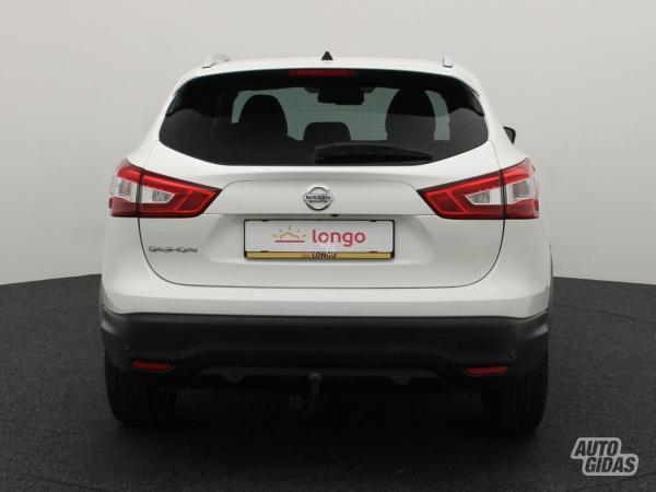 White Nissan Qashqai 2016 in Vilnius, with an engine capacity of 1.50 L and mileage of 238 thousand km for 9999 €, photo 5 on AUTOMOTO.COM.LV