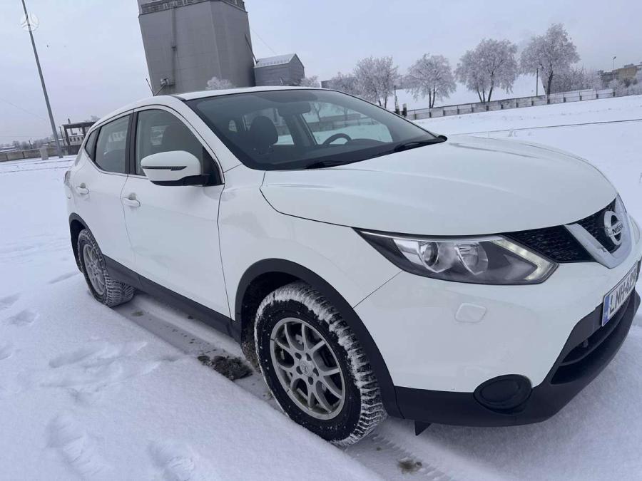 White Nissan Qashqai 2016 in Marijampole, with an engine capacity of 1.46 L and mileage of 179 thousand km for 7700 €, photo 1 on AUTOMOTO.COM.LV