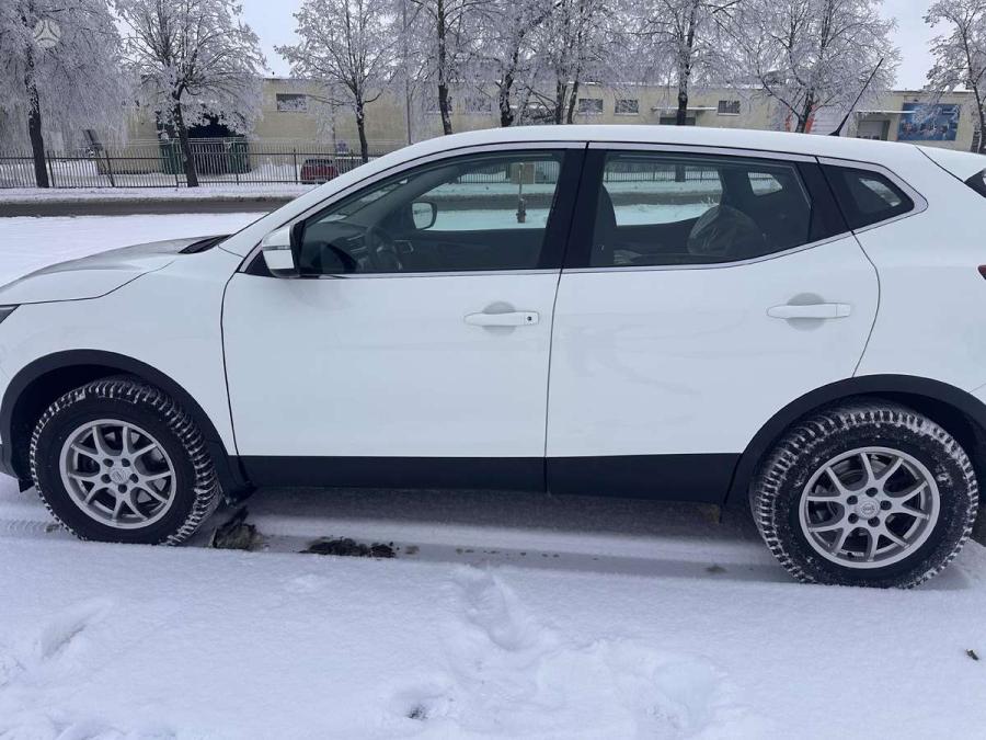 White Nissan Qashqai 2016 in Marijampole, with an engine capacity of 1.46 L and mileage of 179 thousand km for 7700 €, photo 3 on AUTOMOTO.COM.LV