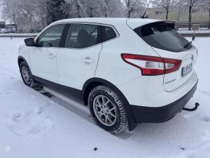 White Nissan Qashqai 2016 in Marijampole, with an engine capacity of 1.46 L and mileage of 179 thousand km for 7700 €, photo 4 on AUTOMOTO.COM.LV