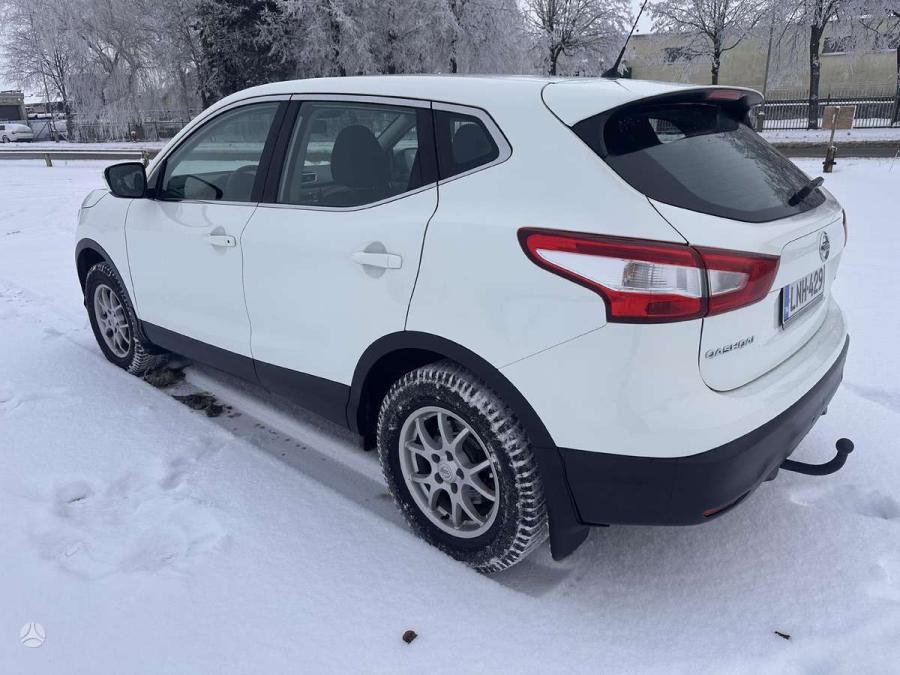 White Nissan Qashqai 2016 in Marijampole, with an engine capacity of 1.46 L and mileage of 179 thousand km for 7700 €, photo 4 on AUTOMOTO.COM.LV